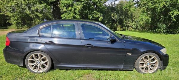 BMW 330 2006 in Gulbene on AUTOMOTO.COM.LV Black BMW 330 2006 in Gulbene, with an engine capacity of 3.00 L and mileage of 411 thousand km for 4500 €, photo 6 on AUTOMOTO.COM.LV
