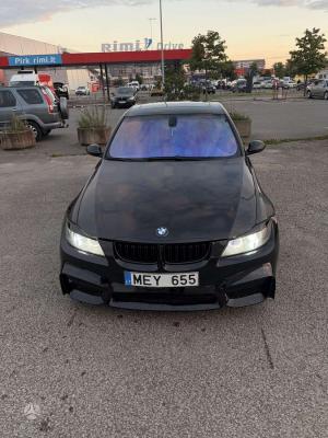 Black BMW 330 2006 in Vilnius, with an engine capacity of 2.99 L and mileage of 482 thousand km for 4300 €, photo 3 on AUTOMOTO.COM.LV