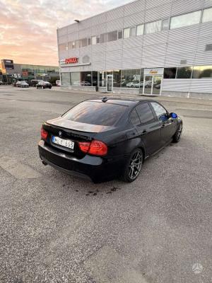Black BMW 330 2006 in Vilnius, with an engine capacity of 2.99 L and mileage of 482 thousand km for 4300 €, photo 5 on AUTOMOTO.COM.LV