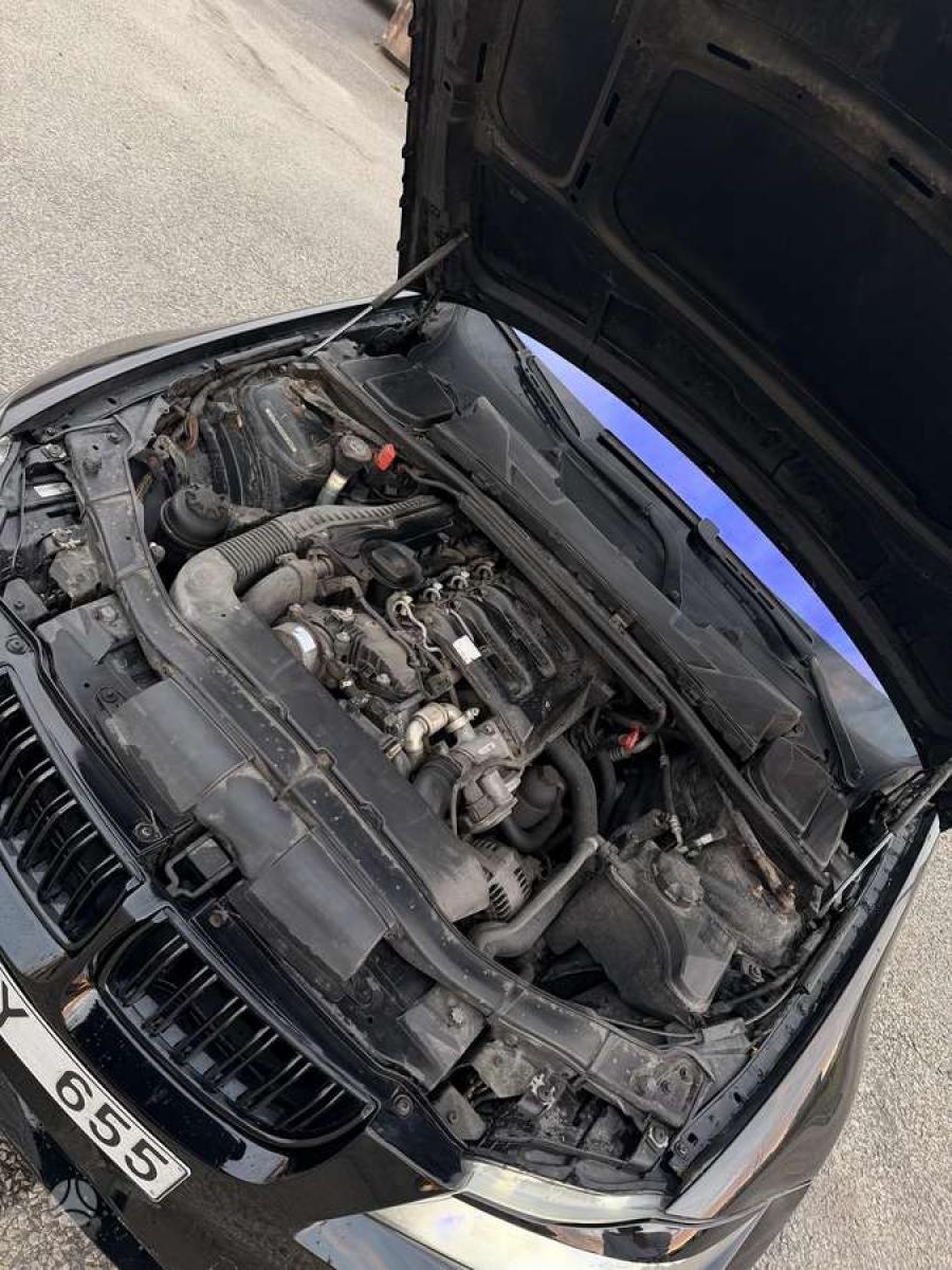Black BMW 330 2006 in Vilnius, with an engine capacity of 2.99 L and mileage of 482 thousand km for 4300 €, photo 7 on AUTOMOTO.COM.LV