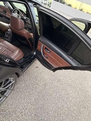Black BMW 330 2006 in Vilnius, with an engine capacity of 2.99 L and mileage of 482 thousand km for 4300 €, photo 12 on AUTOMOTO.COM.LV