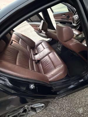 Black BMW 330 2006 in Vilnius, with an engine capacity of 2.99 L and mileage of 482 thousand km for 4300 €, photo 13 on AUTOMOTO.COM.LV