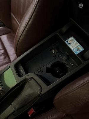 Black BMW 330 2006 in Vilnius, with an engine capacity of 2.99 L and mileage of 482 thousand km for 4300 €, photo 17 on AUTOMOTO.COM.LV
