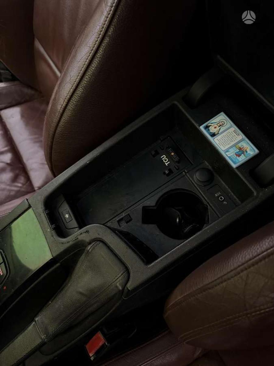 Black BMW 330 2006 in Vilnius, with an engine capacity of 2.99 L and mileage of 482 thousand km for 4300 €, photo 17 on AUTOMOTO.COM.LV