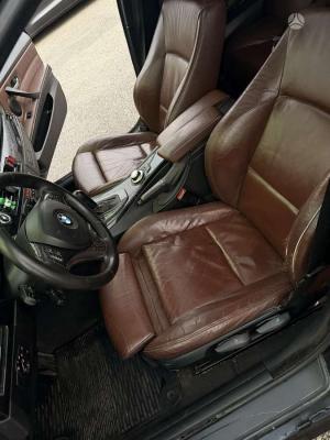 Black BMW 330 2006 in Vilnius, with an engine capacity of 2.99 L and mileage of 482 thousand km for 4300 €, photo 19 on AUTOMOTO.COM.LV