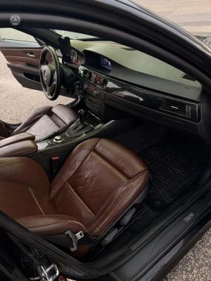Black BMW 330 2006 in Vilnius, with an engine capacity of 2.99 L and mileage of 482 thousand km for 4300 €, photo 21 on AUTOMOTO.COM.LV