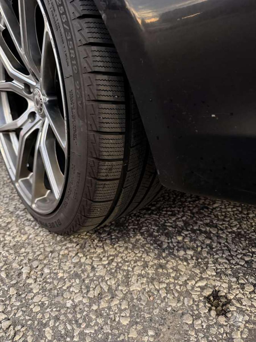 Black BMW 330 2006 in Vilnius, with an engine capacity of 2.99 L and mileage of 482 thousand km for 4300 €, photo 26 on AUTOMOTO.COM.LV