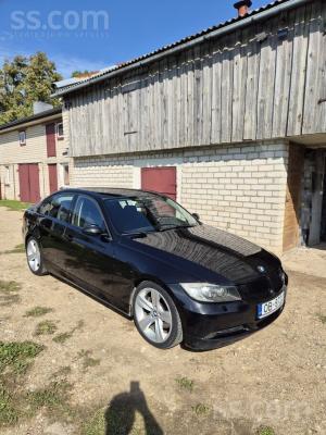 Melns BMW 330 2006 Liepāja, ar dzinēja tilpumu 3.00 L un nobraukumu 225 tūkst. km par 4100 €, foto  vietnē AUTOMOTO.COM.LV