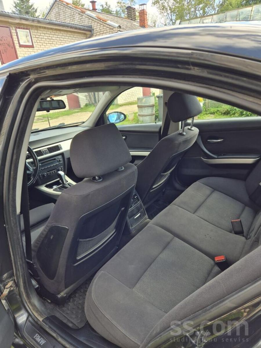 Melns BMW 330 2006 Liepāja, ar dzinēja tilpumu 3.00 L un nobraukumu 225 tūkst. km par 4100 €, foto 10 vietnē AUTOMOTO.COM.LV