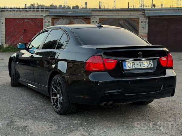 BMW 330 2006 in Riga on AUTOMOTO.COM.LV Black BMW 330 2006 in Riga, with an engine capacity of 3.00 L and mileage of 340 thousand km for 6200 €, photo 5 on AUTOMOTO.COM.LV