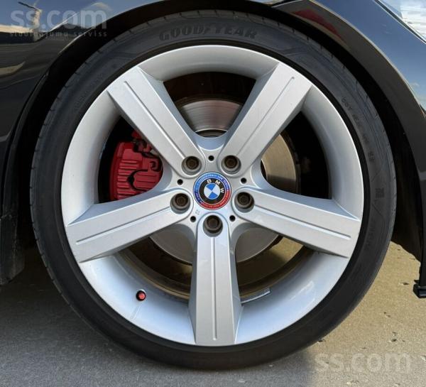 Black BMW 330 2006 in Riga, with an engine capacity of 3.00 L and mileage of 307 thousand km for 7900 €, photo 7 on AUTOMOTO.COM.LV
