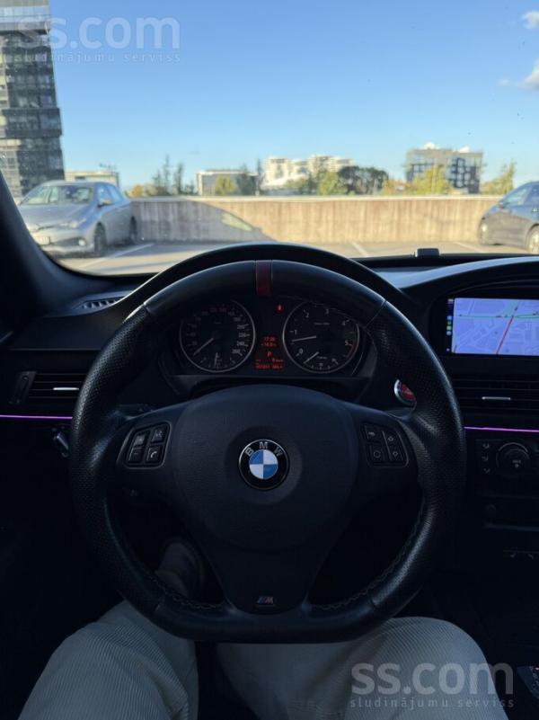 Black BMW 330 2006 in Riga, with an engine capacity of 3.00 L and mileage of 307 thousand km for 7900 €, photo 10 on AUTOMOTO.COM.LV