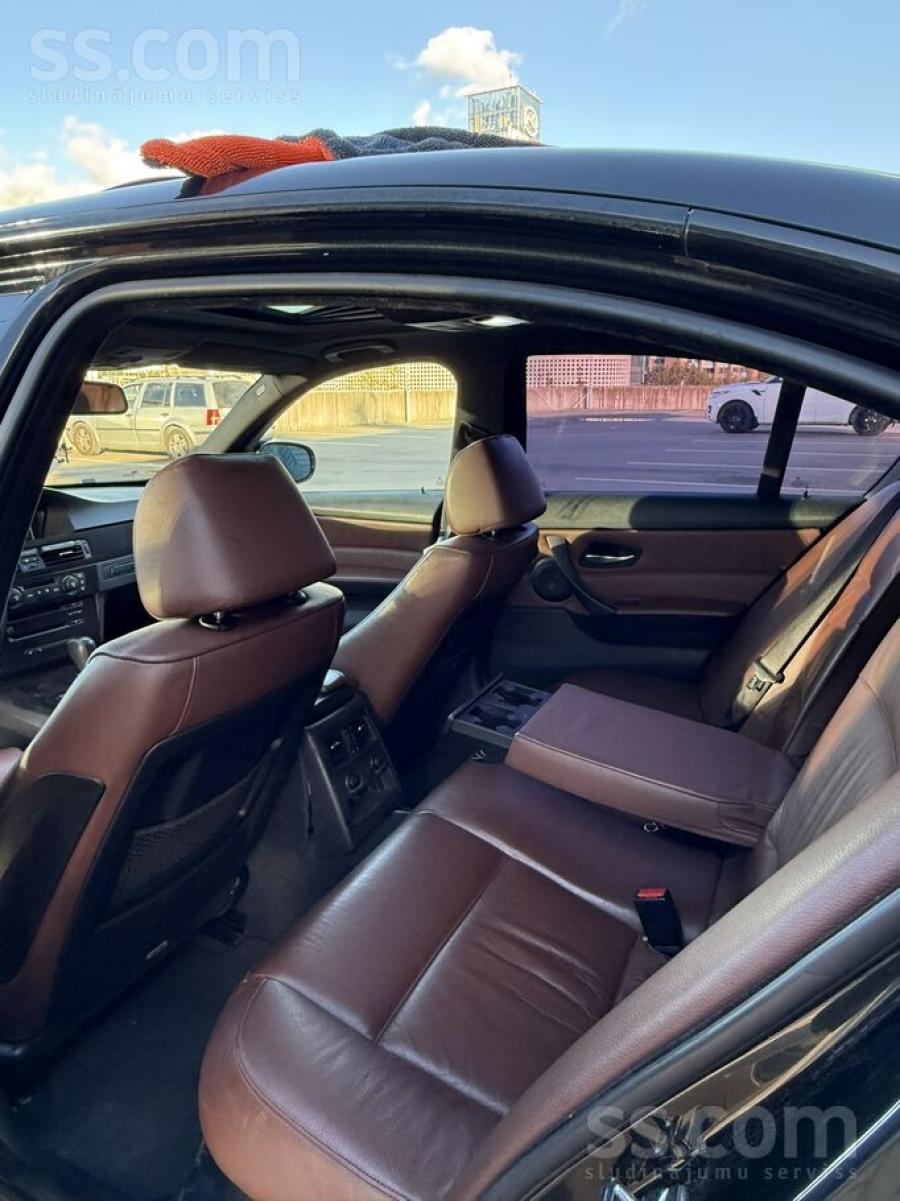 Melns BMW 330 2006 Rīga, ar dzinēja tilpumu 3.00 L un nobraukumu 307 tūkst. km par 7900 €, foto 17 vietnē AUTOMOTO.COM.LV