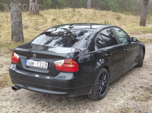 Black BMW 330 2007 in Liepaja, with an engine capacity of 3.00 L and mileage of 339 thousand km for 5900 €, photo 3 on AUTOMOTO.COM.LV