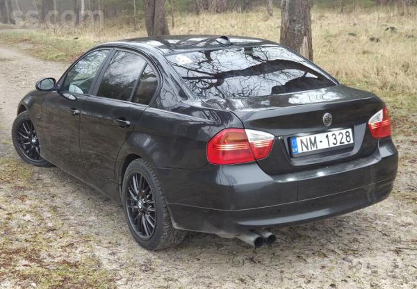 Black BMW 330 2007 in Liepaja, with an engine capacity of 3.00 L and mileage of 339 thousand km for 5900 €, photo 4 on AUTOMOTO.COM.LV