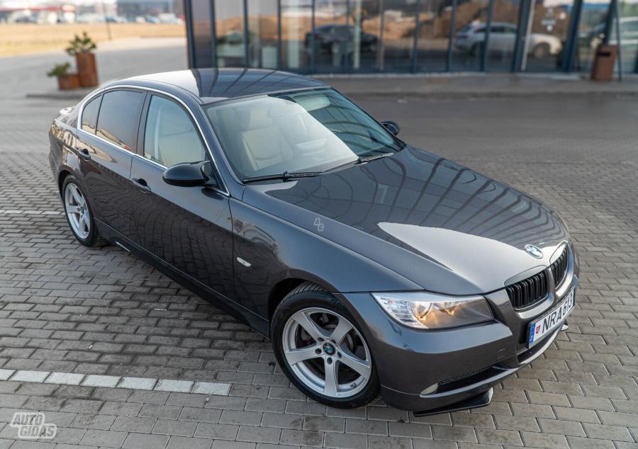 Black BMW 330 2007 in Kaunas, with an engine capacity of 3.00 L and mileage of 355 thousand km for 4750 €, photo 4 on AUTOMOTO.COM.LV