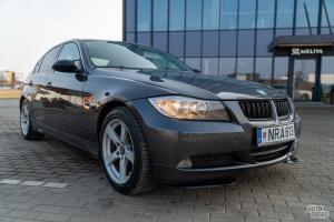 Black BMW 330 2007 in Kaunas, with an engine capacity of 3.00 L and mileage of 355 thousand km for 4750 €, photo 14 on AUTOMOTO.COM.LV