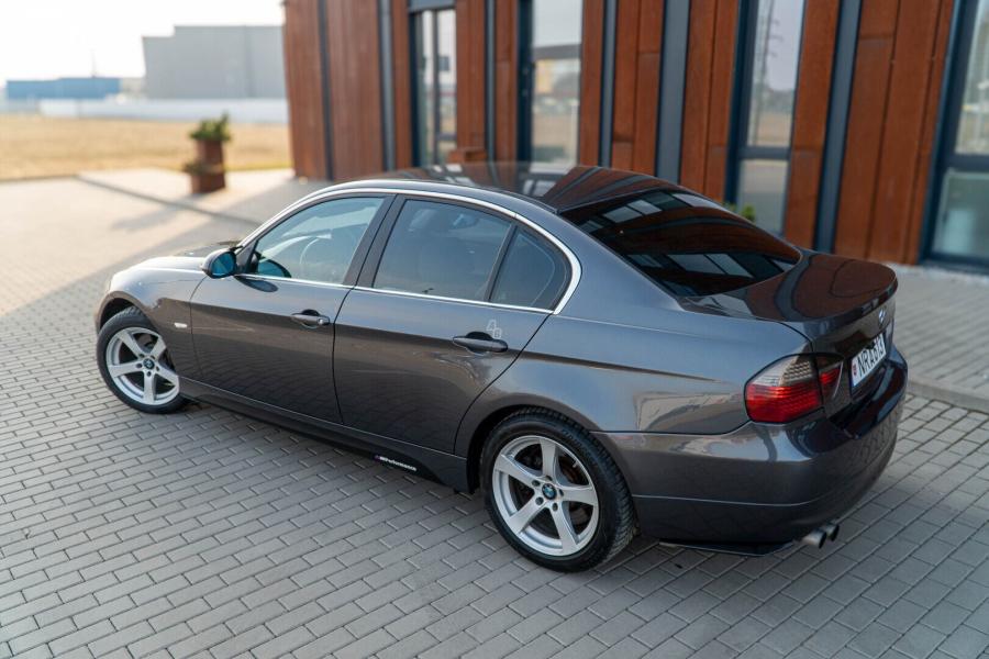 Black BMW 330 2007 in Kaunas, with an engine capacity of 3.00 L and mileage of 355 thousand km for 4750 €, photo 19 on AUTOMOTO.COM.LV
