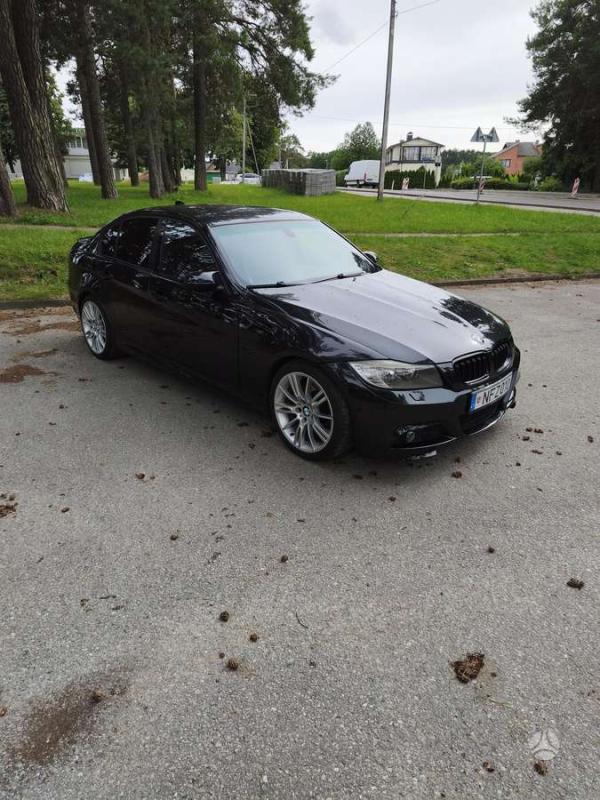 Black BMW 330 2007 in Vilnius, with an engine capacity of 2.99 L and mileage of 359 thousand km for 6600 €, photo 3 on AUTOMOTO.COM.LV