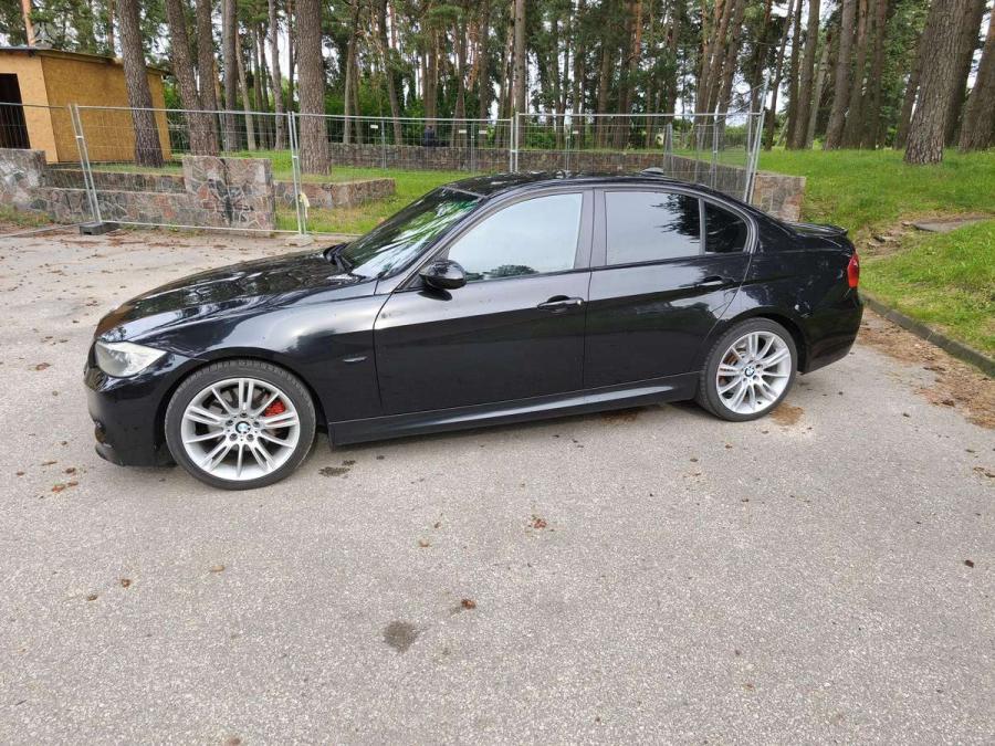 Black BMW 330 2007 in Vilnius, with an engine capacity of 2.99 L and mileage of 359 thousand km for 6600 €, photo 5 on AUTOMOTO.COM.LV