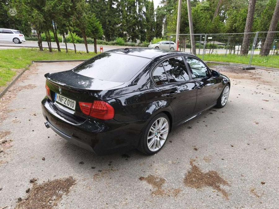 Black BMW 330 2007 in Vilnius, with an engine capacity of 2.99 L and mileage of 359 thousand km for 6600 €, photo 8 on AUTOMOTO.COM.LV