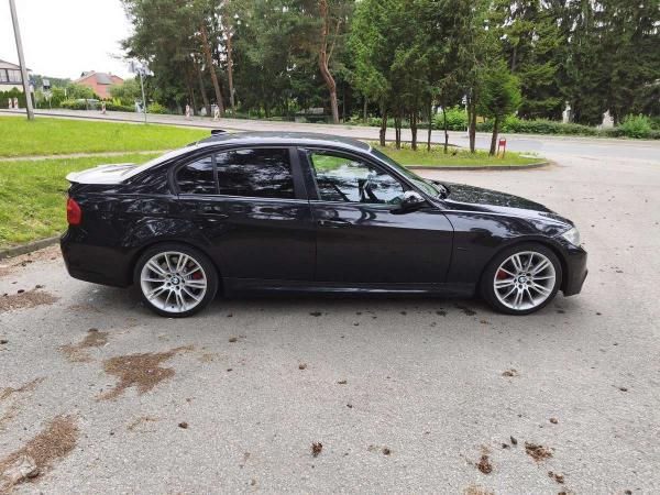 Black BMW 330 2007 in Vilnius, with an engine capacity of 2.99 L and mileage of 359 thousand km for 6600 €, photo 8 on AUTOMOTO.COM.LV