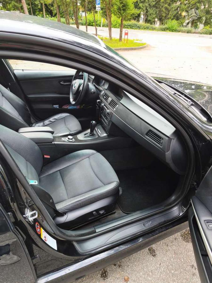 Black BMW 330 2007 in Vilnius, with an engine capacity of 2.99 L and mileage of 359 thousand km for 6600 €, photo 12 on AUTOMOTO.COM.LV