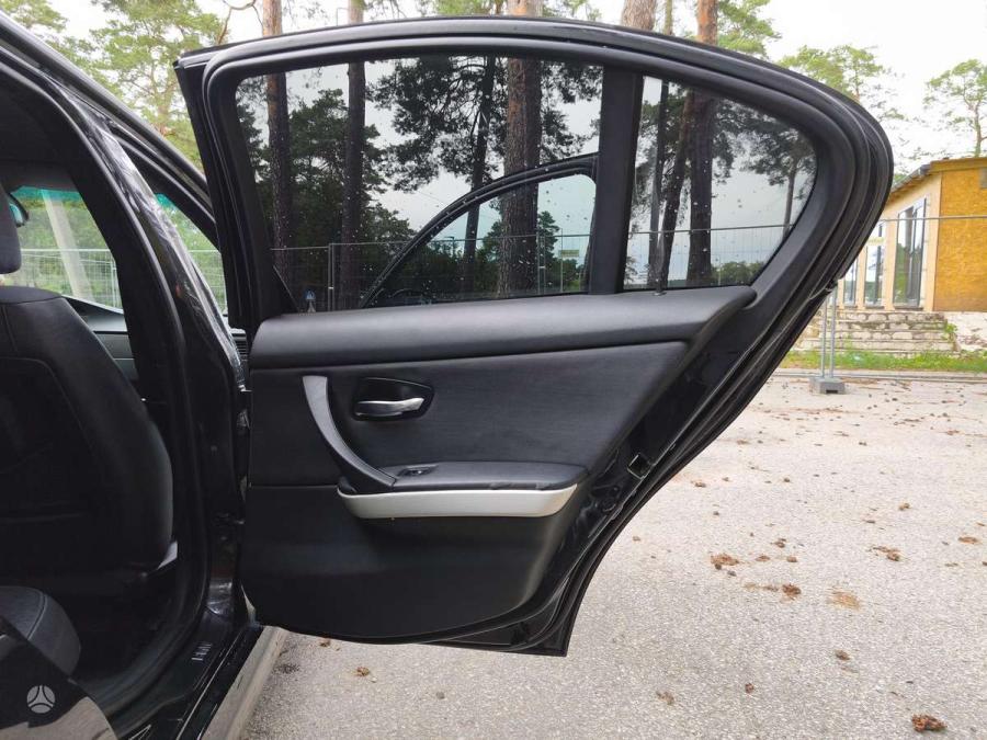 Black BMW 330 2007 in Vilnius, with an engine capacity of 2.99 L and mileage of 359 thousand km for 6600 €, photo 15 on AUTOMOTO.COM.LV