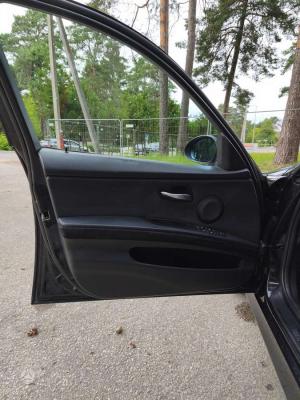 Black BMW 330 2007 in Vilnius, with an engine capacity of 2.99 L and mileage of 359 thousand km for 6600 €, photo 17 on AUTOMOTO.COM.LV