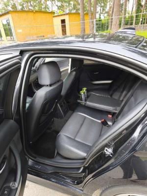 Black BMW 330 2007 in Vilnius, with an engine capacity of 2.99 L and mileage of 359 thousand km for 6600 €, photo 18 on AUTOMOTO.COM.LV