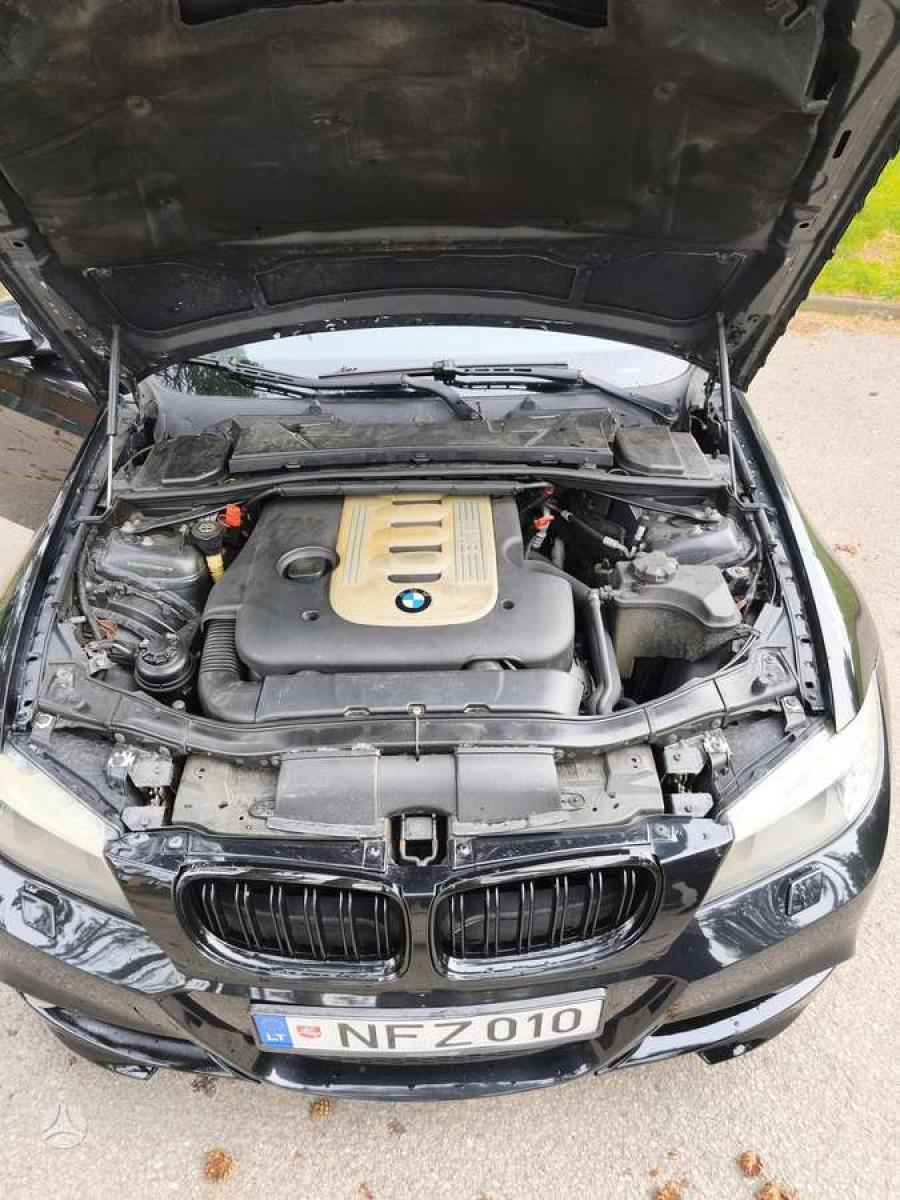 Black BMW 330 2007 in Vilnius, with an engine capacity of 2.99 L and mileage of 359 thousand km for 6600 €, photo 22 on AUTOMOTO.COM.LV