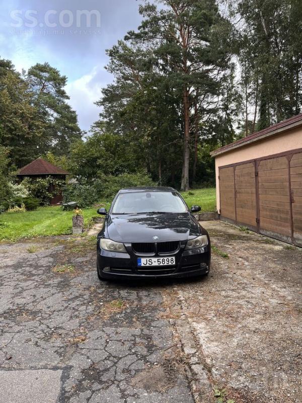 Black BMW 330 2007 in Jurmala, with an engine capacity of 3.00 L and mileage of 306 thousand km for 4190 €, photo 3 on AUTOMOTO.COM.LV