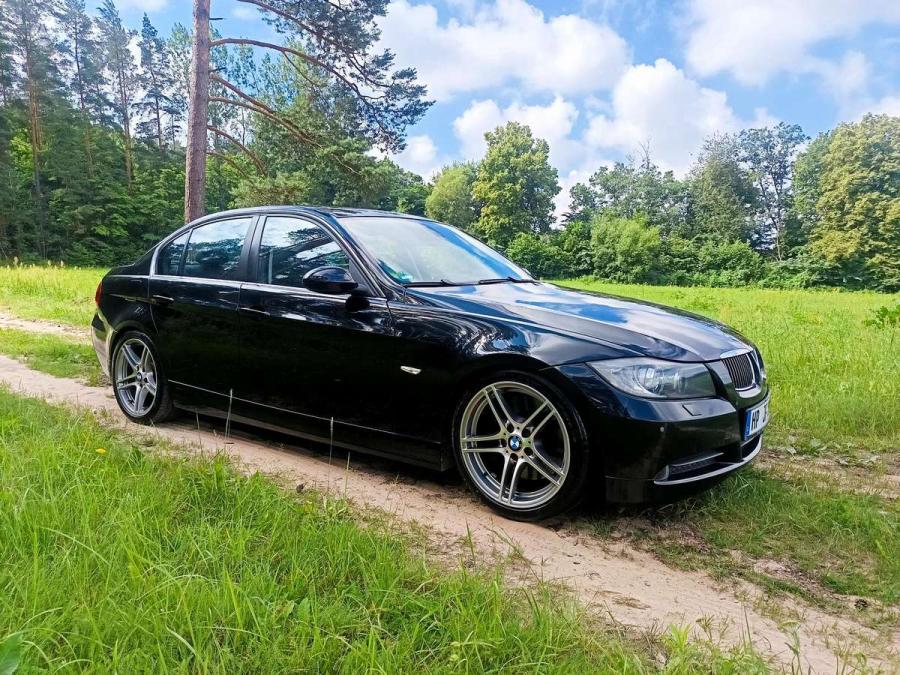 Melns BMW 330 2008 Kauņa, ar dzinēja tilpumu 3.00 L un nobraukumu 271 tūkst. km par 5890 €, foto 3 vietnē AUTOMOTO.COM.LV
