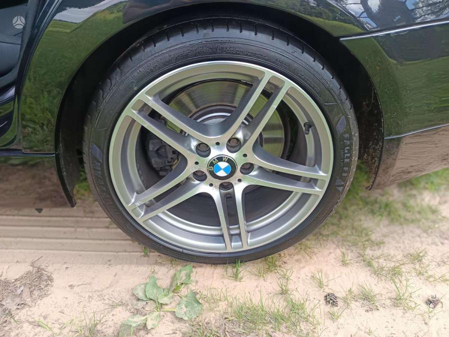 Melns BMW 330 2008 Kauņa, ar dzinēja tilpumu 3.00 L un nobraukumu 271 tūkst. km par 5890 €, foto 13 vietnē AUTOMOTO.COM.LV