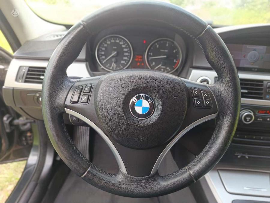 Melns BMW 330 2008 Kauņa, ar dzinēja tilpumu 3.00 L un nobraukumu 271 tūkst. km par 5890 €, foto 15 vietnē AUTOMOTO.COM.LV