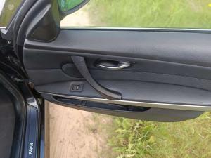 Melns BMW 330 2008 Kauņa, ar dzinēja tilpumu 3.00 L un nobraukumu 271 tūkst. km par 5890 €, foto 22 vietnē AUTOMOTO.COM.LV