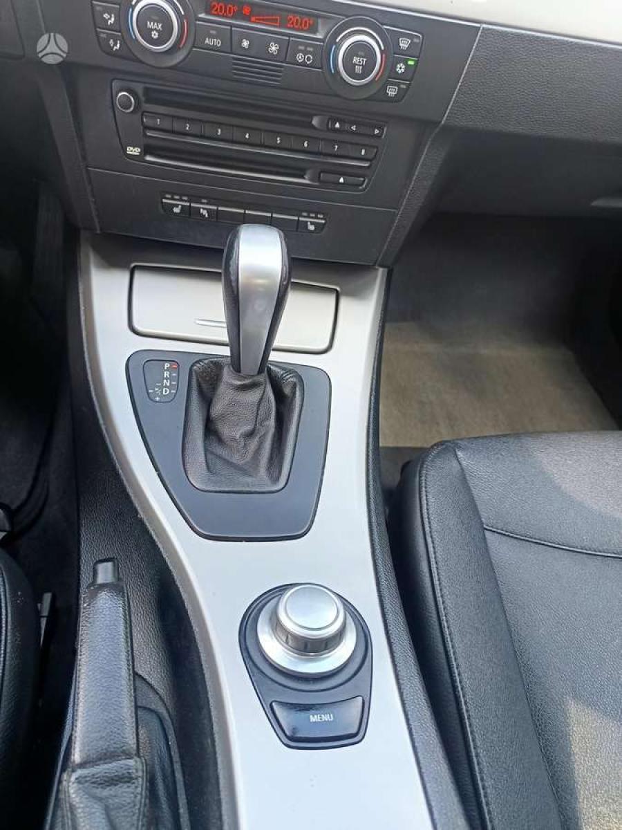 Melns BMW 330 2008 Kauņa, ar dzinēja tilpumu 3.00 L un nobraukumu 271 tūkst. km par 5890 €, foto 28 vietnē AUTOMOTO.COM.LV