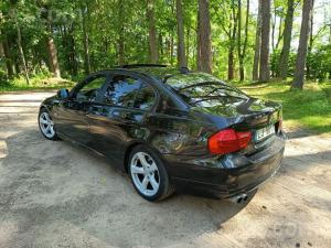 Black BMW 330 2009 in Cesis, with an engine capacity of 3.00 L and mileage of 270 thousand km for 5500 €, photo 3 on AUTOMOTO.COM.LV