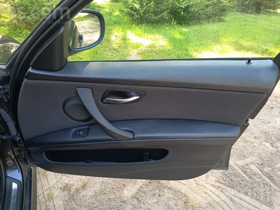 Black BMW 330 2009 in Cesis, with an engine capacity of 3.00 L and mileage of 270 thousand km for 5500 €, photo 15 on AUTOMOTO.COM.LV