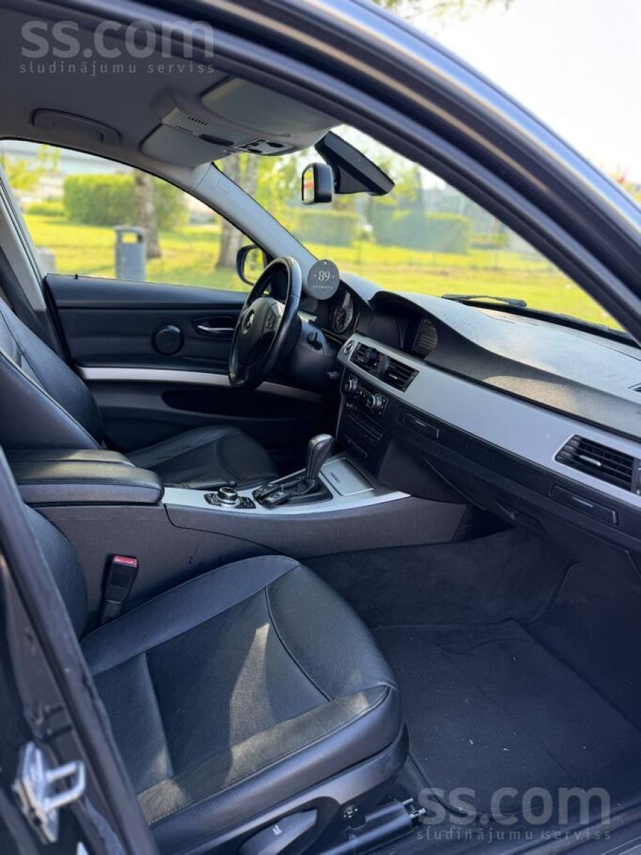 Melns BMW 330 2010 Rīga, ar dzinēja tilpumu 3.00 L un nobraukumu 378 tūkst. km par 6300 €, foto 12 vietnē AUTOMOTO.COM.LV