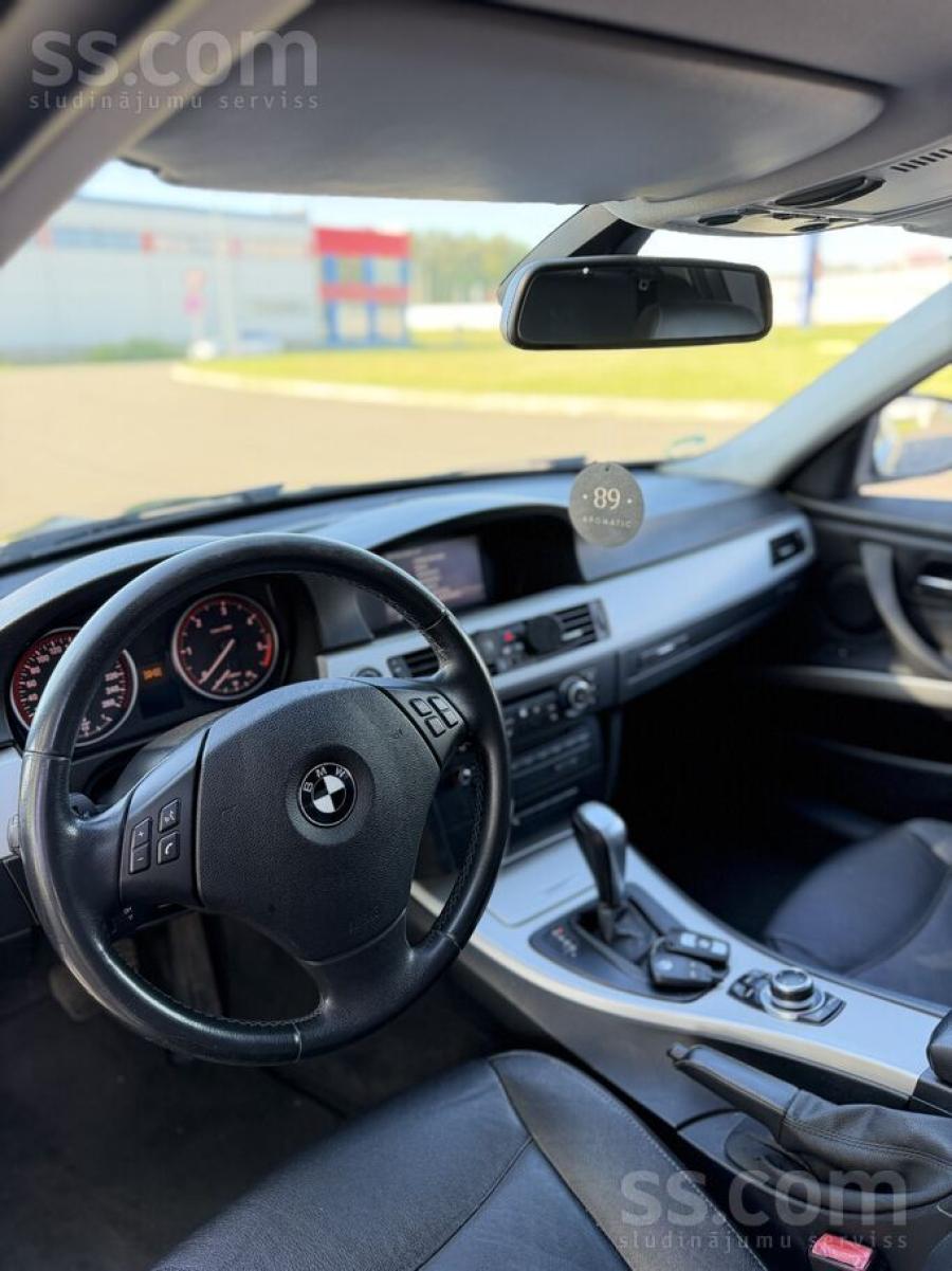 Melns BMW 330 2010 Rīga, ar dzinēja tilpumu 3.00 L un nobraukumu 378 tūkst. km par 6300 €, foto 15 vietnē AUTOMOTO.COM.LV