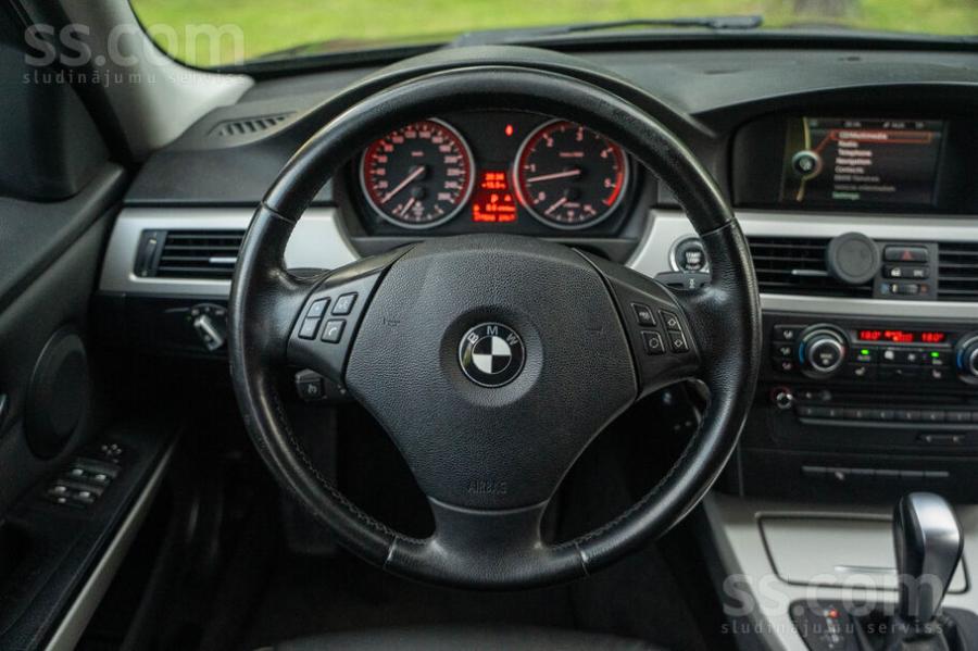 Melns BMW 330 2010 Rīga, ar dzinēja tilpumu 3.00 L un nobraukumu 377 tūkst. km par 5990 €, foto 27 vietnē AUTOMOTO.COM.LV