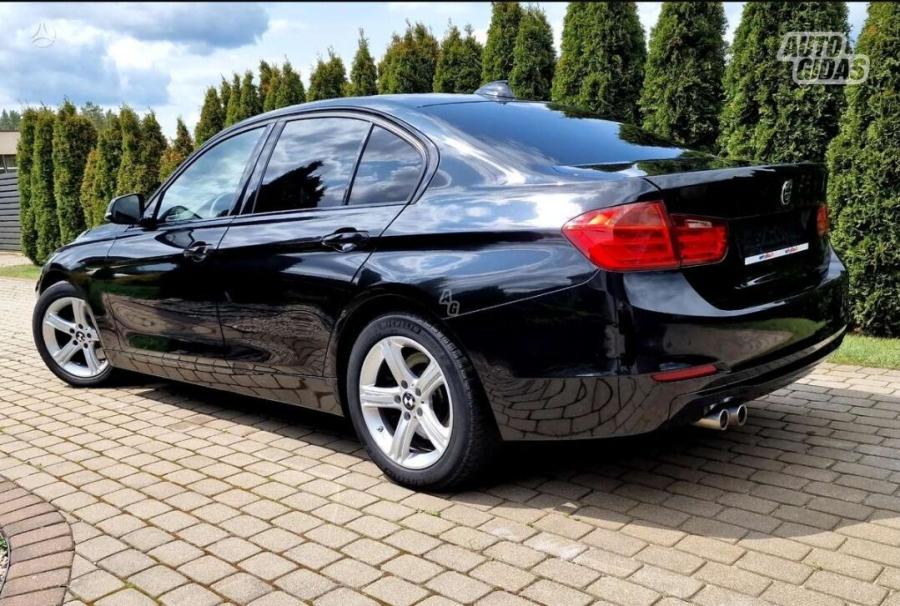 Melns BMW 330 2014 Druskininkai, ar dzinēja tilpumu 3.00 L un nobraukumu 190 tūkst. km par 10150 €, foto 3 vietnē AUTOMOTO.COM.LV