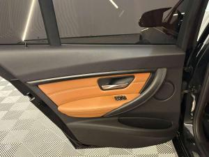 Melns BMW 330 2015 Marijampole, ar dzinēja tilpumu 2.99 L un nobraukumu 242 tūkst. km par 13999 €, foto 21 vietnē AUTOMOTO.COM.LV