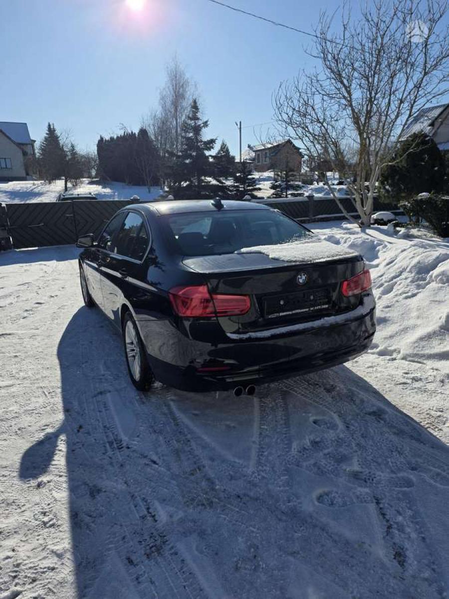Melns BMW 330 2016 Elektrėnai, ar dzinēja tilpumu 2.00 L un nobraukumu 237 tūkst. km par 12220 €, foto 3 vietnē AUTOMOTO.COM.LV