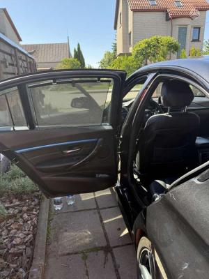 Black BMW 330 2016 in Klaipeda, with an engine capacity of 2.00 L and mileage of 250 thousand km for 12500 €, photo 19 on AUTOMOTO.COM.LV