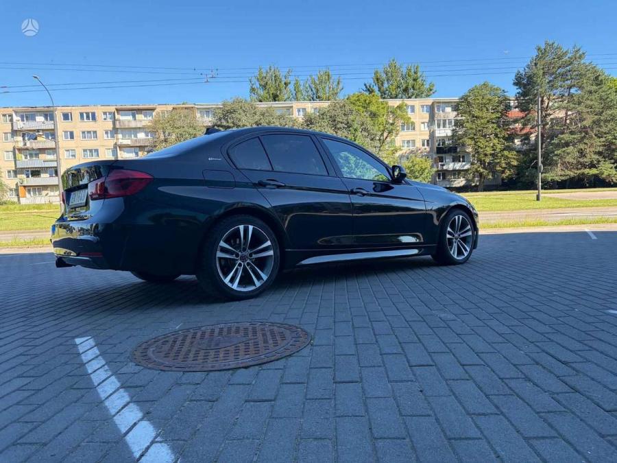 Black BMW 330 2016 in Kaunas, with an engine capacity of 2.00 L and mileage of 135 thousand km for 13500 €, photo 6 on AUTOMOTO.COM.LV
