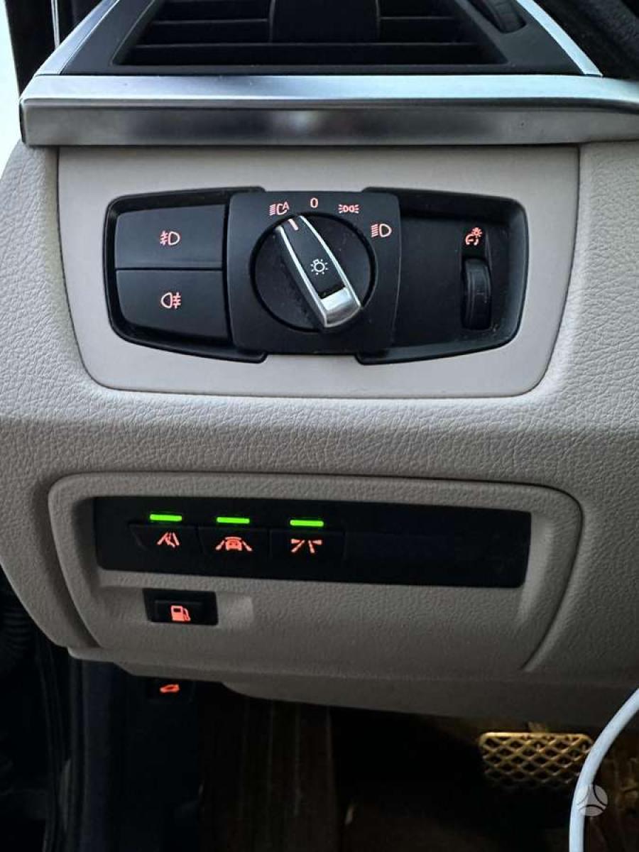 Black BMW 330 2016 in Kaunas, with an engine capacity of 2.00 L and mileage of 135 thousand km for 13500 €, photo 10 on AUTOMOTO.COM.LV