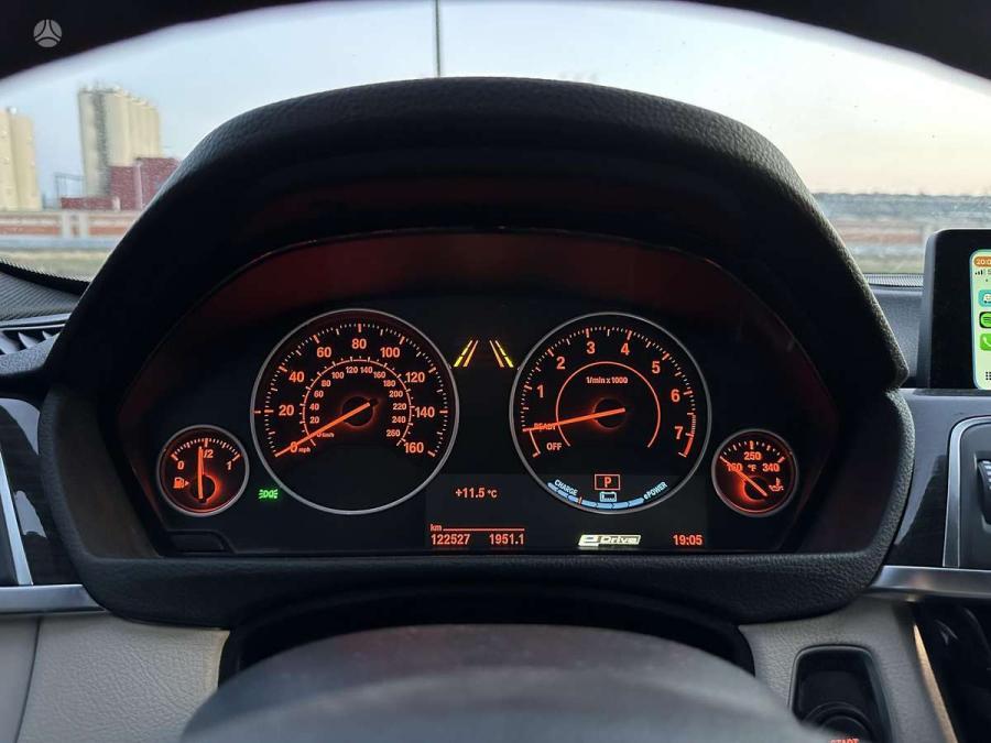 Black BMW 330 2016 in Kaunas, with an engine capacity of 2.00 L and mileage of 135 thousand km for 13500 €, photo 13 on AUTOMOTO.COM.LV