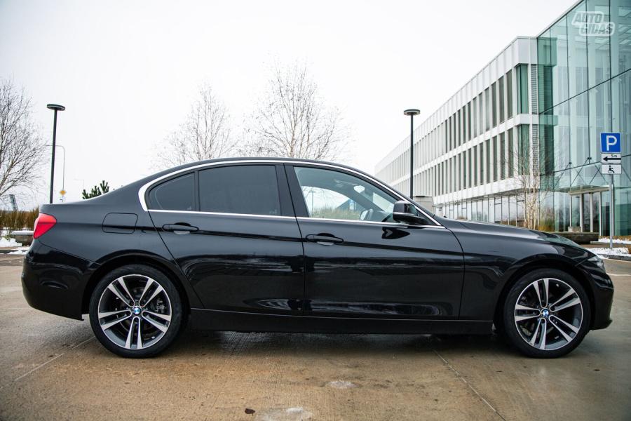Melns BMW 330 2017 Viļņa, ar dzinēja tilpumu 2.00 L un nobraukumu 225 tūkst. km par 14500 €, foto 3 vietnē AUTOMOTO.COM.LV